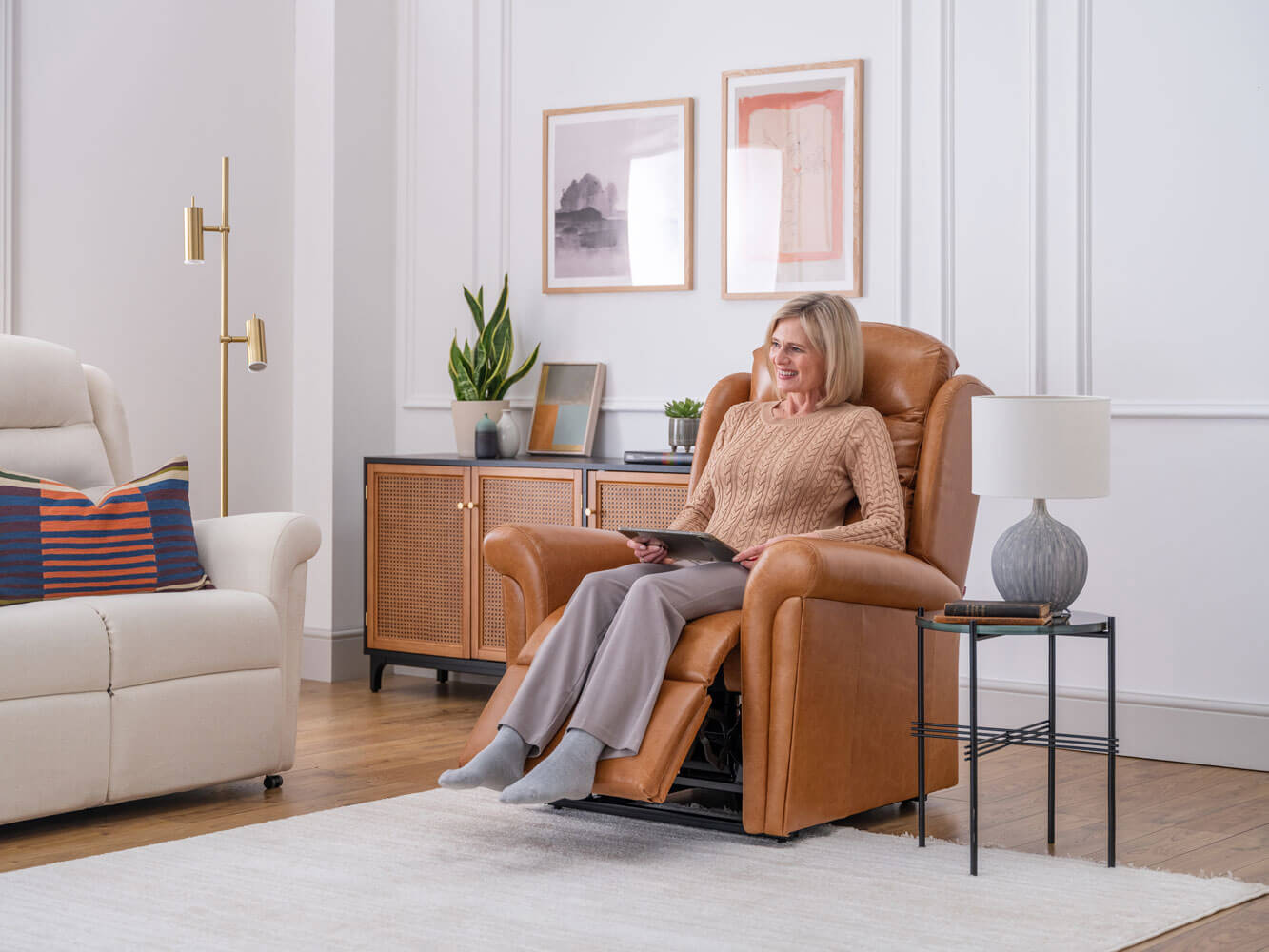 Chatsworth Rise and Recline Chair | Muick Sandy