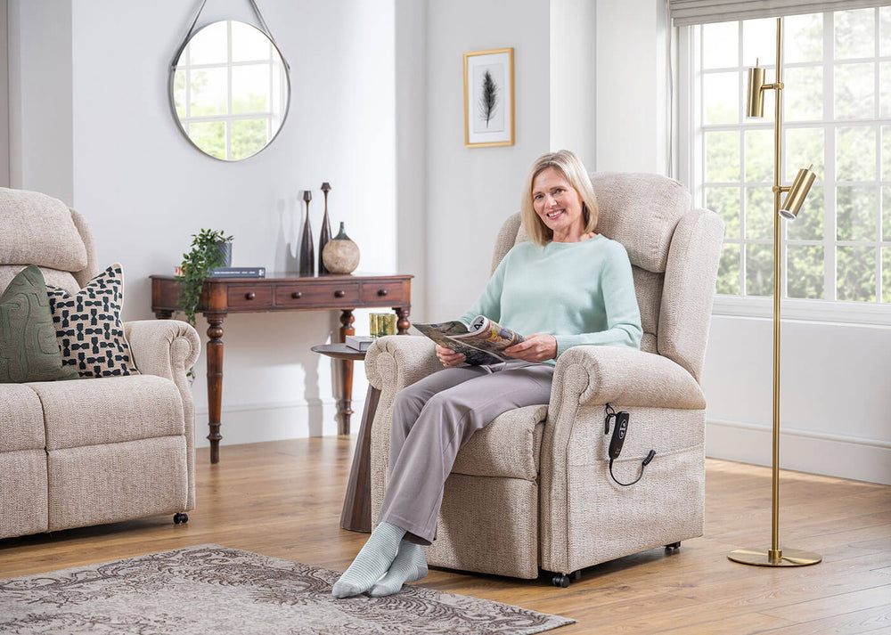 Cotswold Rise and Recline Chair | Muick Sandy