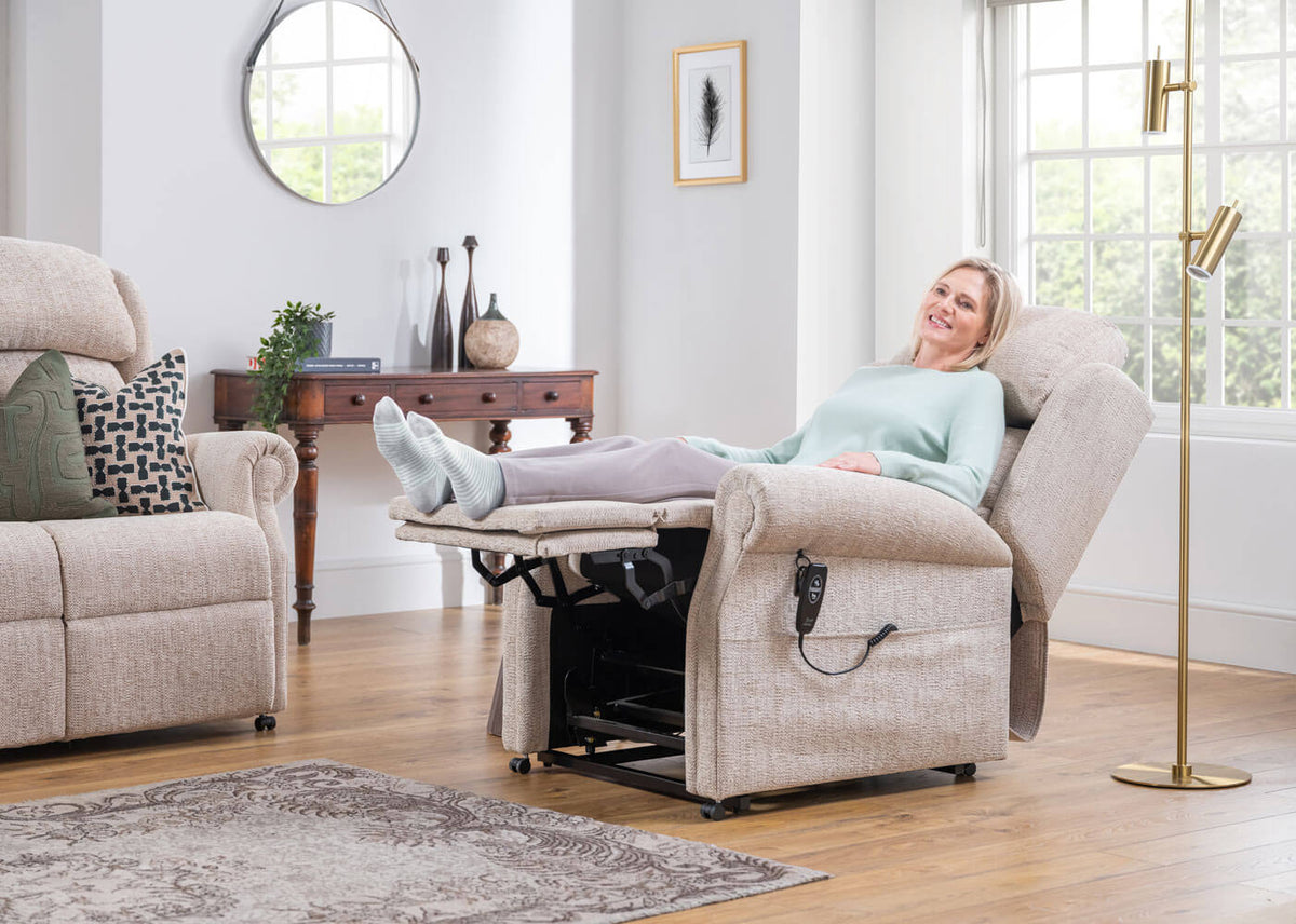 Cotswold Rise and Recline Chair | Muick Sandy