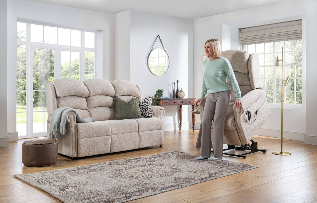 Cotswold Rise and Recline Chair | Muick Sandy