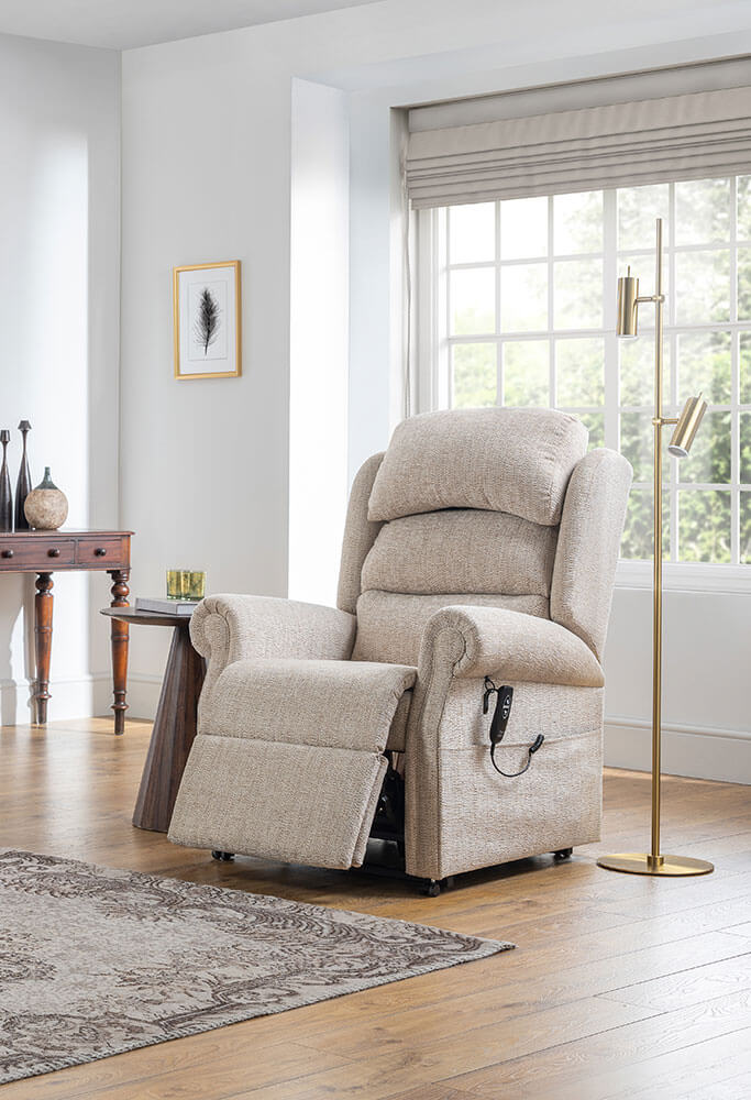 Cotswold Rise and Recline Chair | Muick Sandy