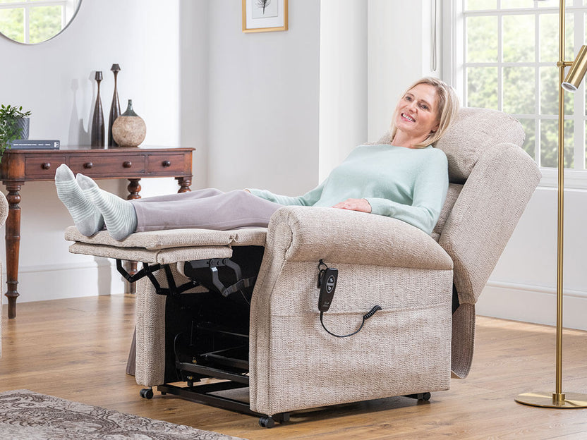 Cotswold Rise and Recline Chair | Muick Sandy
