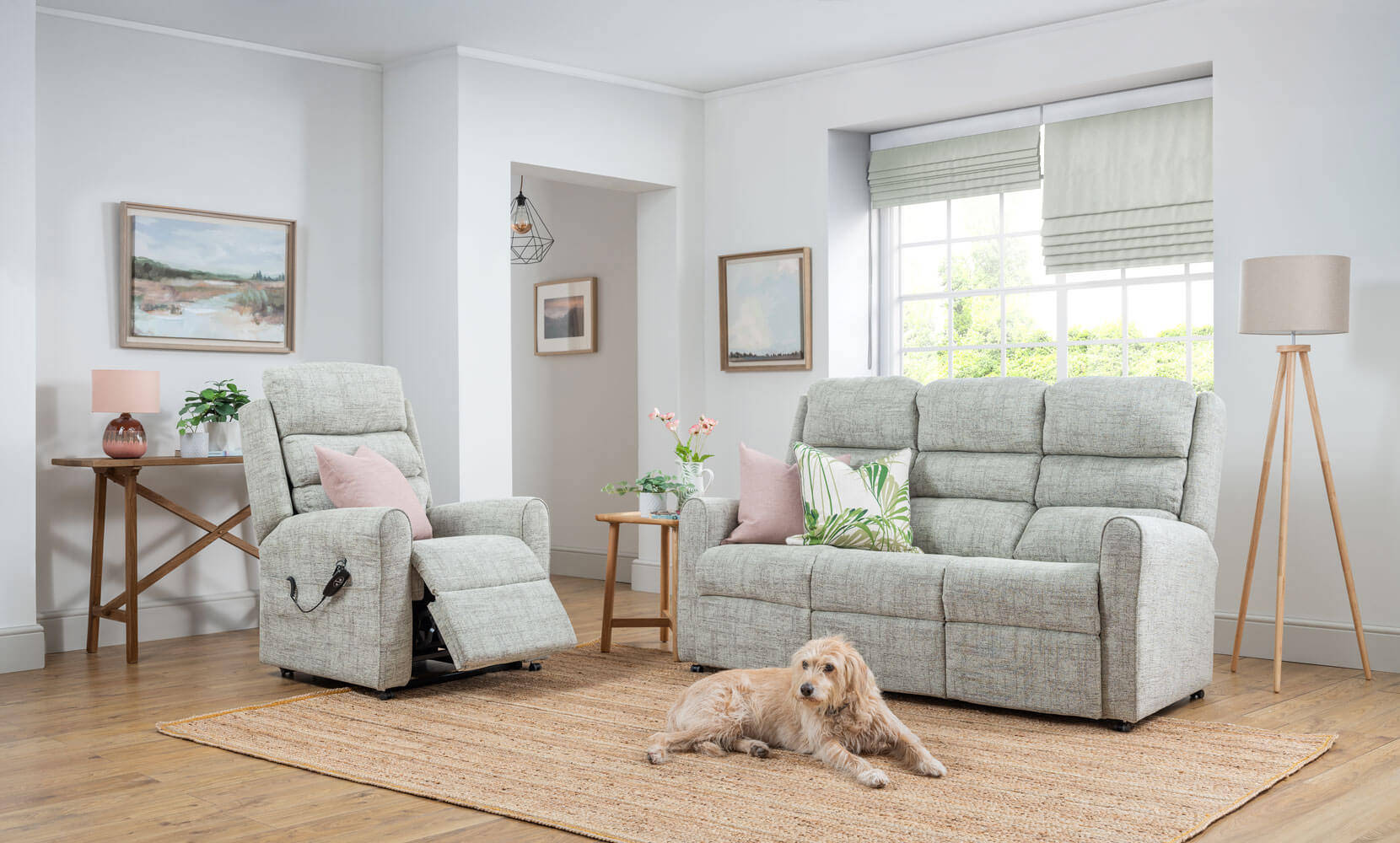 Winchester Rise and Recline Chair | Muick Sandy