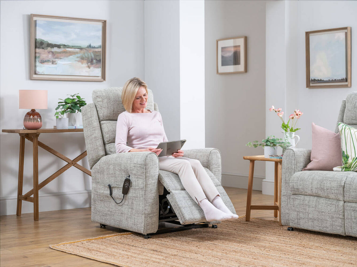 Winchester Rise and Recline Chair | Muick Sandy